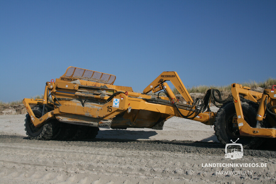 Case IH Quadtrac 485 Scraper - farmworld.tv
