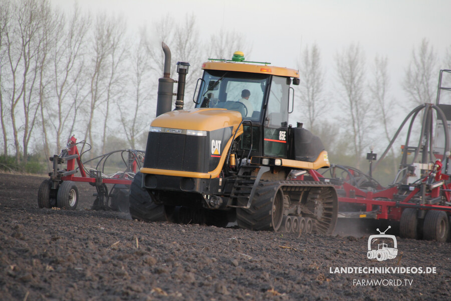 Cat Challenger 85E mit Airseeder - farmworld.tv