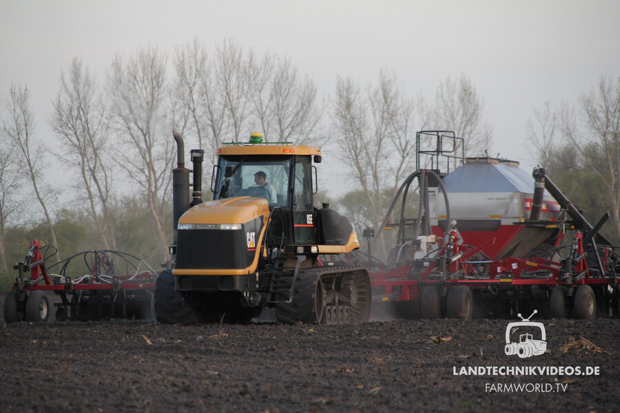 Cat Challenger 85E mit Airseeder - farmworld.tv