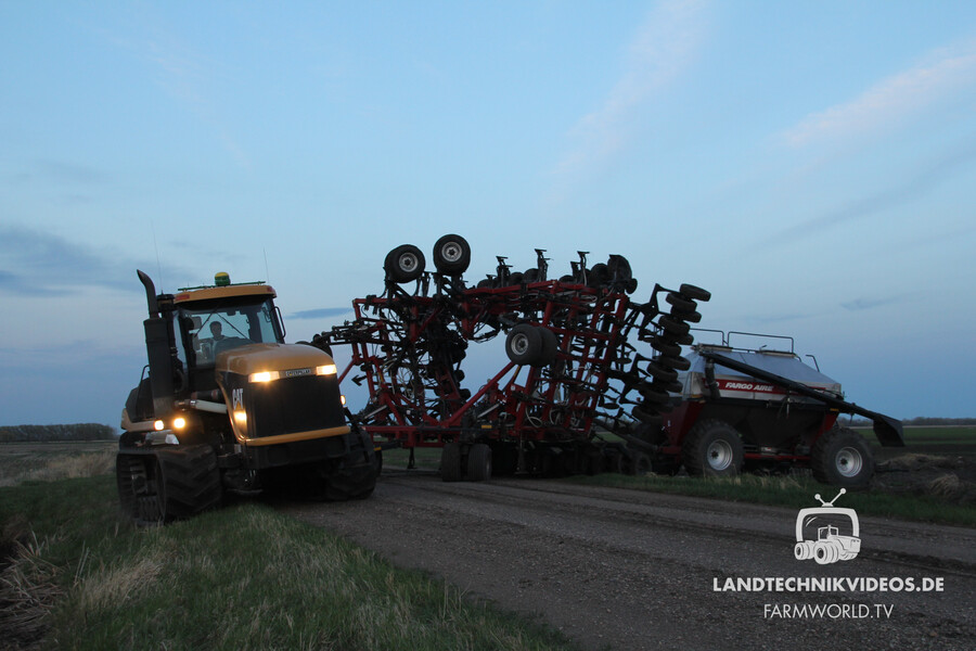 Cat Challenger 85E mit Airseeder - farmworld.tv
