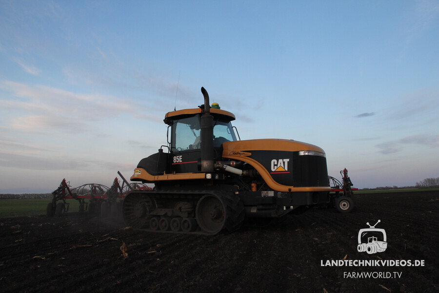 Cat Challenger 85E mit Airseeder - farmworld.tv