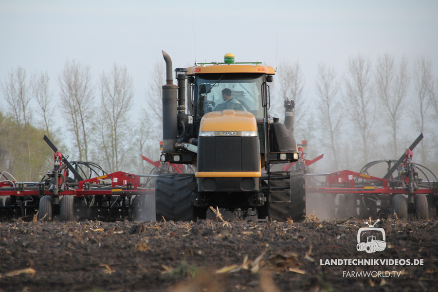Cat Challenger 85E mit Airseeder - farmworld.tv