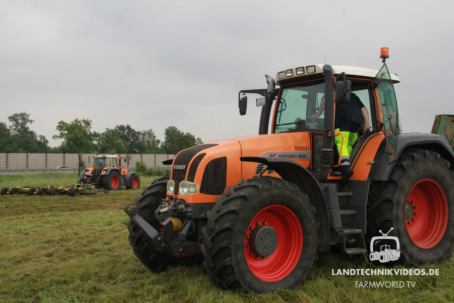 Fendt Favorit Vario 924 & Claas Xerion - farmworld.tv