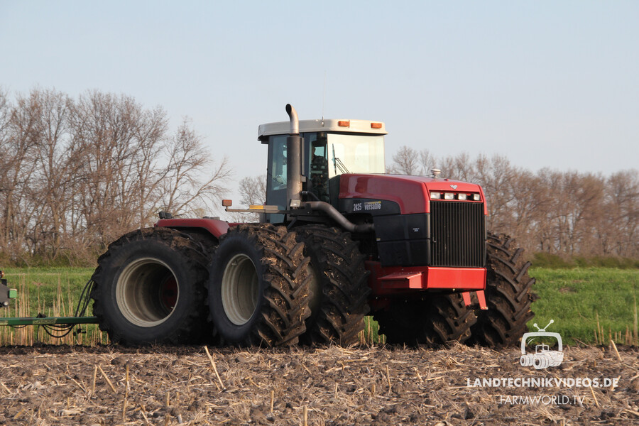 Versatile 2425 - farmworld.tv