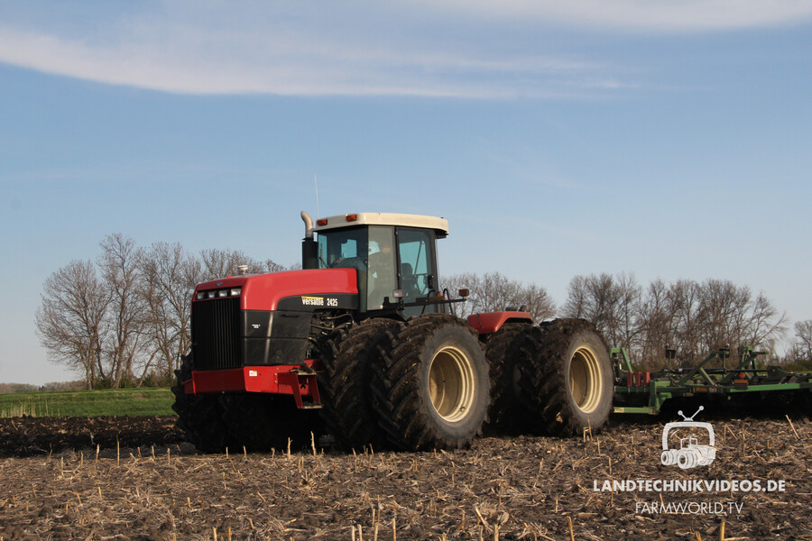 Versatile 2425 - farmworld.tv
