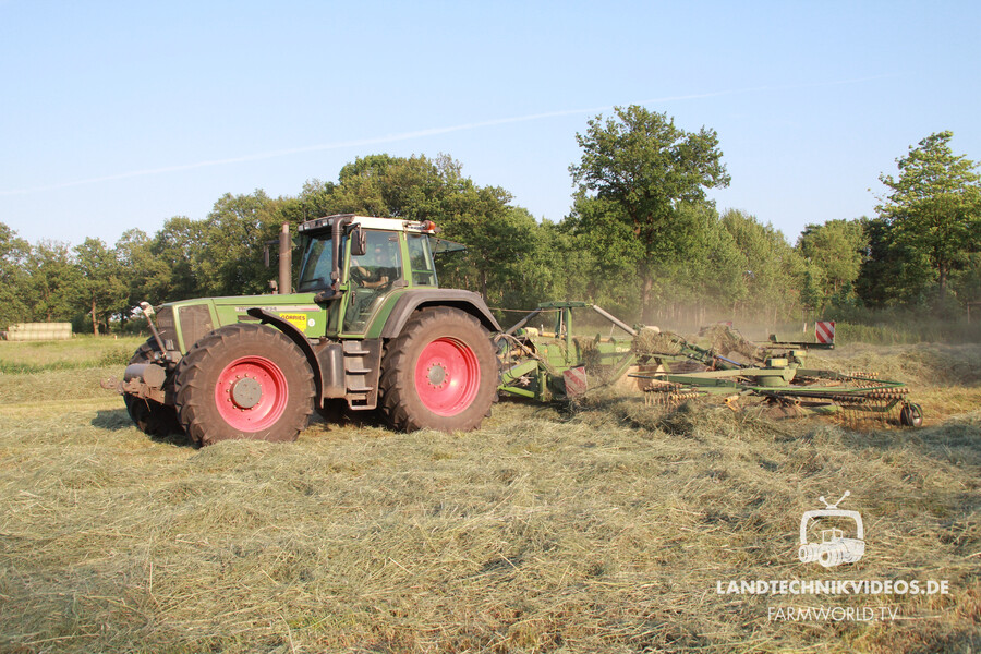 Fendt Favorit 824 + Krone Swadro - farmworld.tv