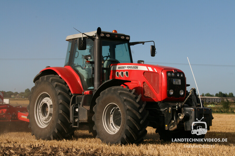 Massey Ferguson 8470 mit Horsch Tiger - farmworld.tv
