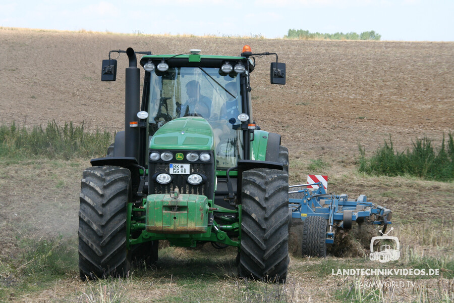 John Deere 8430 - farmworld.tv