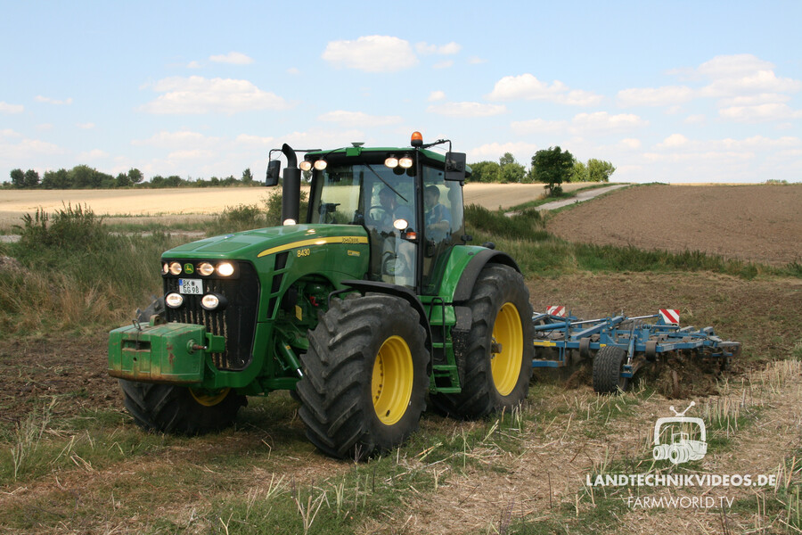 John Deere 8430 - farmworld.tv