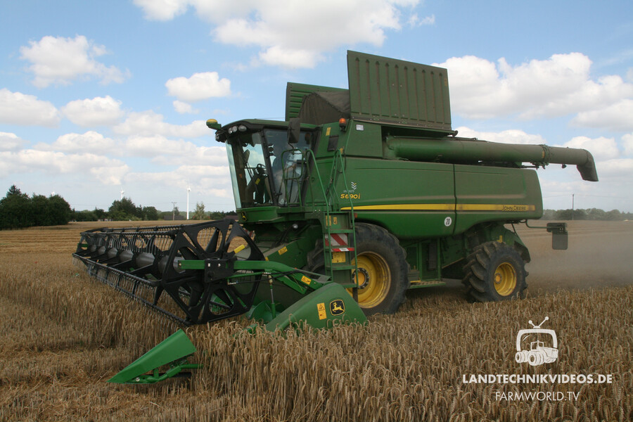 2x John Deere s690i - farmworld.tv