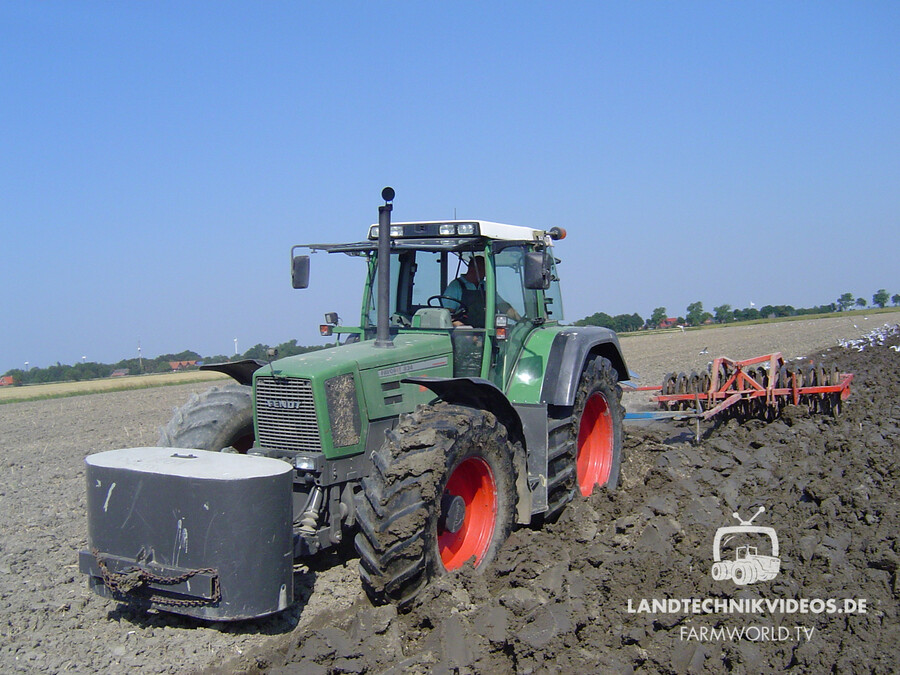 Fendt Favorit 824 mit Pflug - farmworld.tv