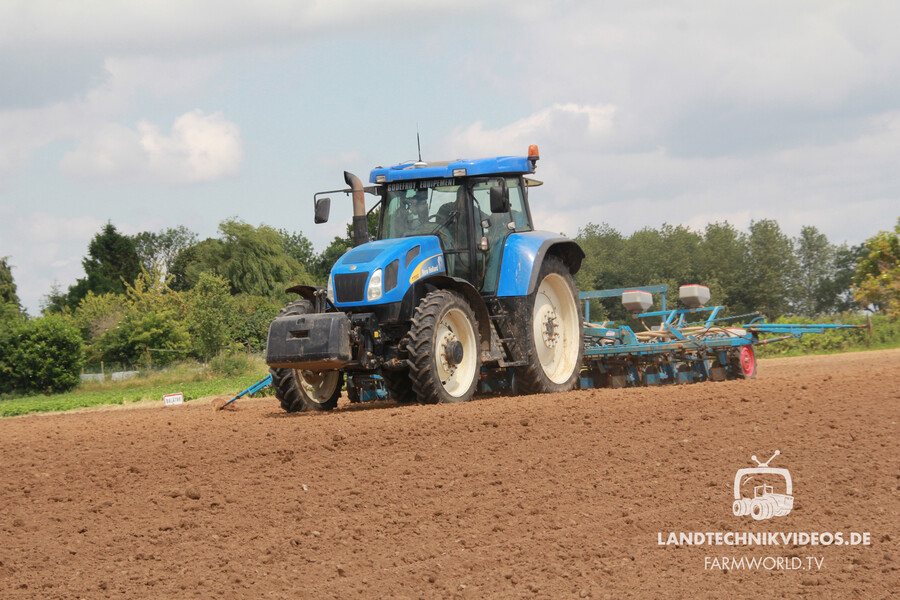 New Holland T7550 - farmworld.tv
