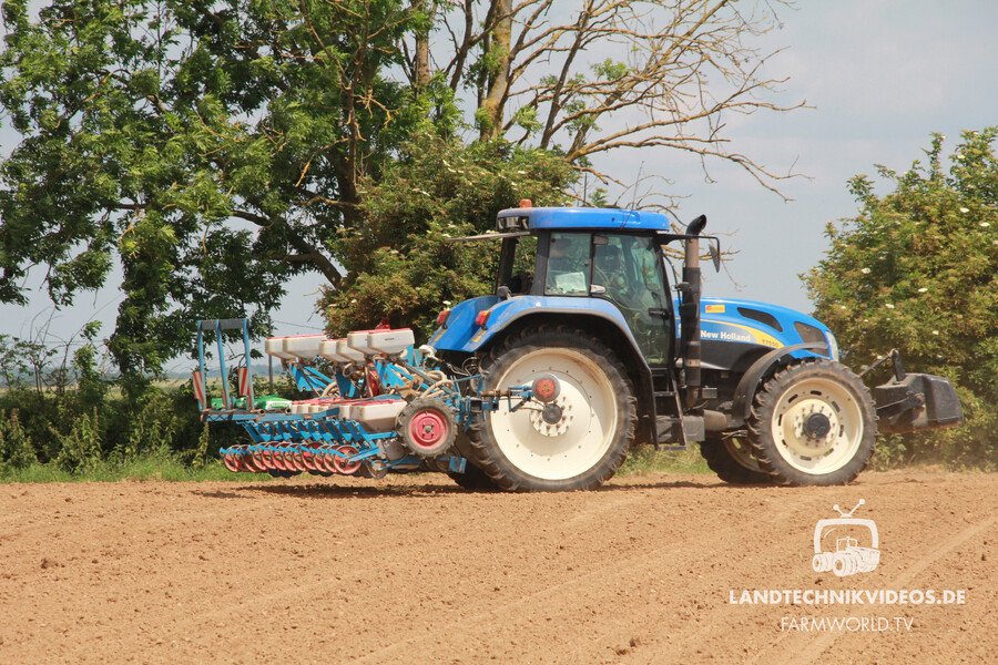 New Holland T7550 - farmworld.tv