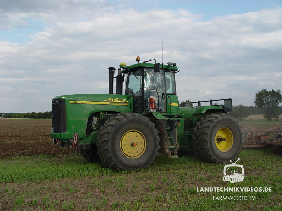 John Deere 9320 - farmworld.tv