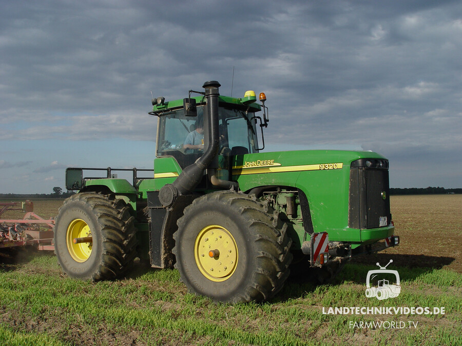 John Deere 9320 - farmworld.tv