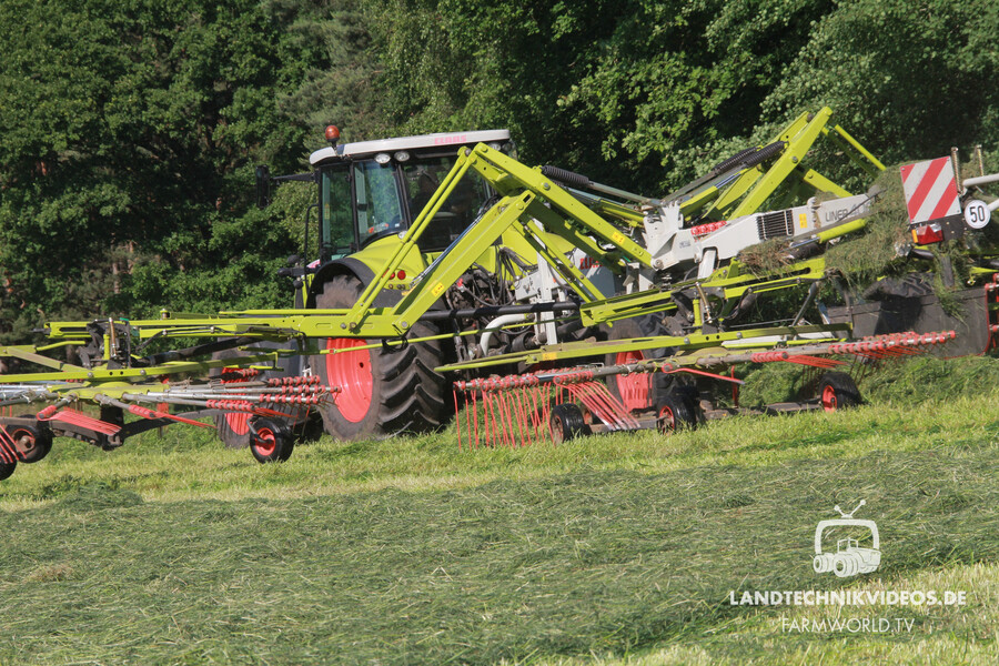 Claas Arion 640 + Liner Schwader - farmworld.tv