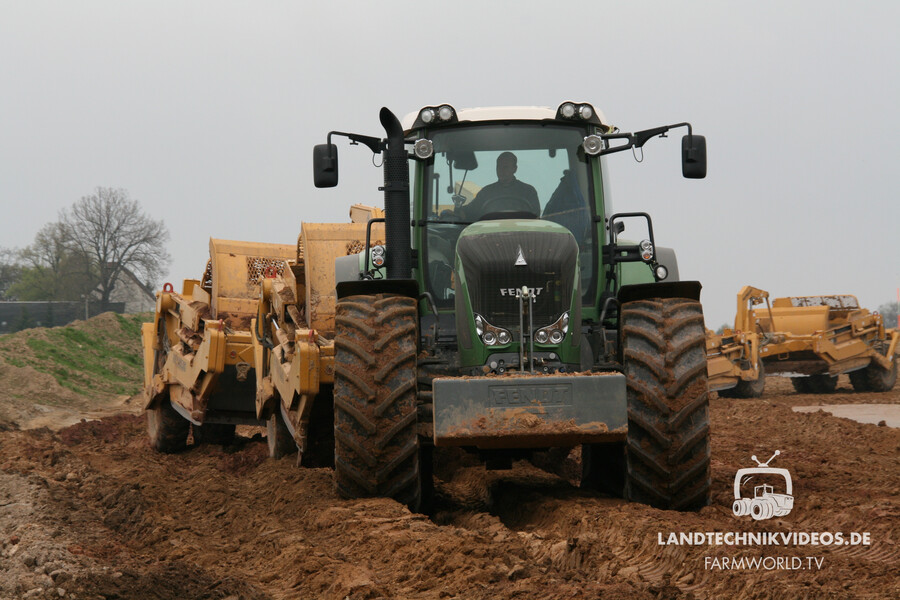 Erdbau mit Challenger und Fendt Traktoren - farmworld.tv