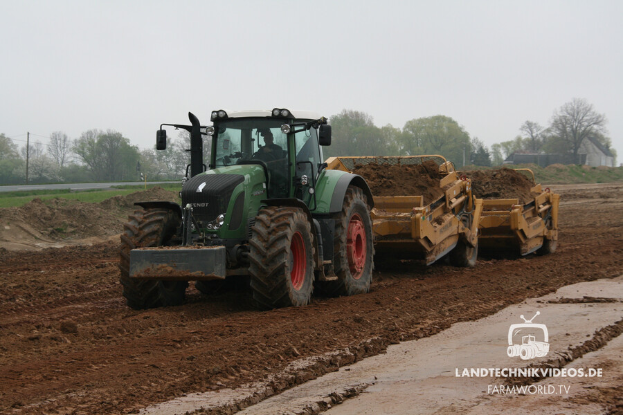 Erdbau mit Challenger und Fendt Traktoren - farmworld.tv