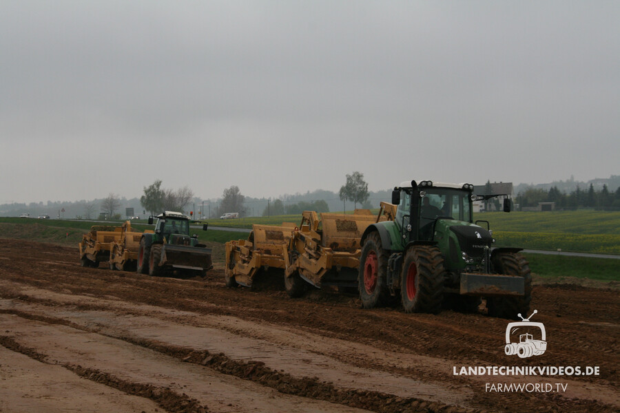 Erdbau mit Challenger und Fendt Traktoren - farmworld.tv