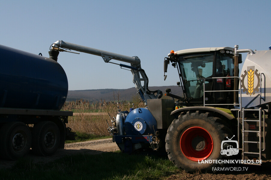Claas Xerion 3800 Saddle Trac - farmworld.tv