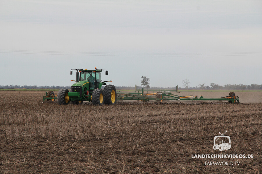 John Deere 8530 - farmworld.tv