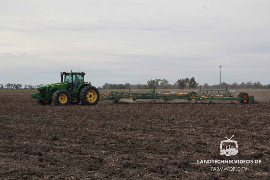 John Deere 8530 - farmworld.tv