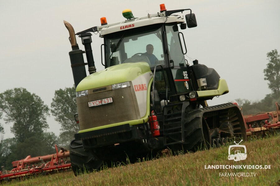 Claas 95E Raupe mit Väderstad Carrier - farmworld.tv