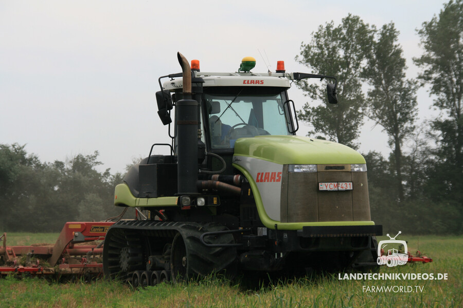 Claas 95E Raupe mit Väderstad Carrier - farmworld.tv