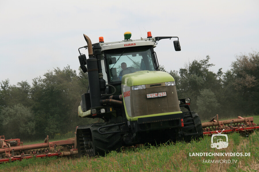 Claas 95E Raupe mit Väderstad Carrier - farmworld.tv
