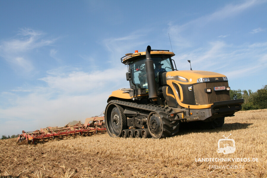 Challenger MT865C & Carrier - farmworld.tv