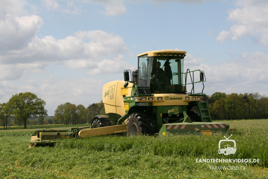 Krone BiG M 400 - farmworld.tv