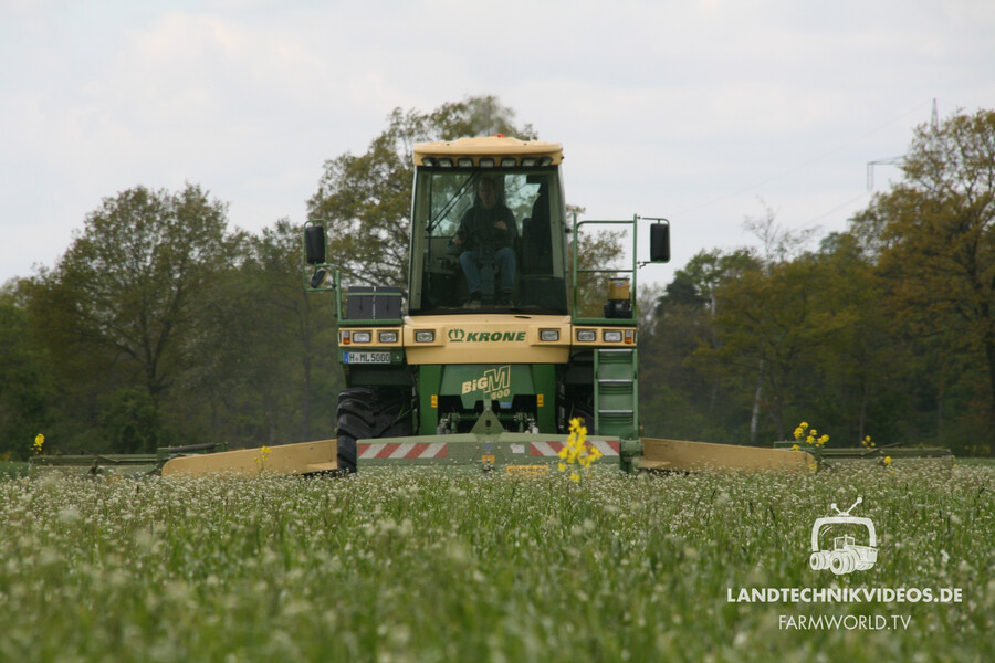 Krone BiG M 400 - farmworld.tv