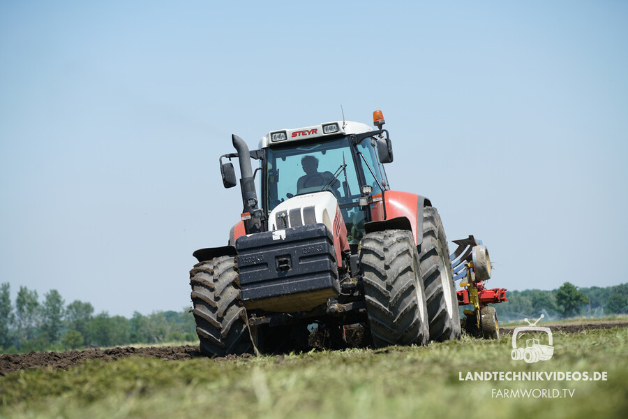 Steyr CVT 170 + Pöttinger Pflug - farmworld.tv