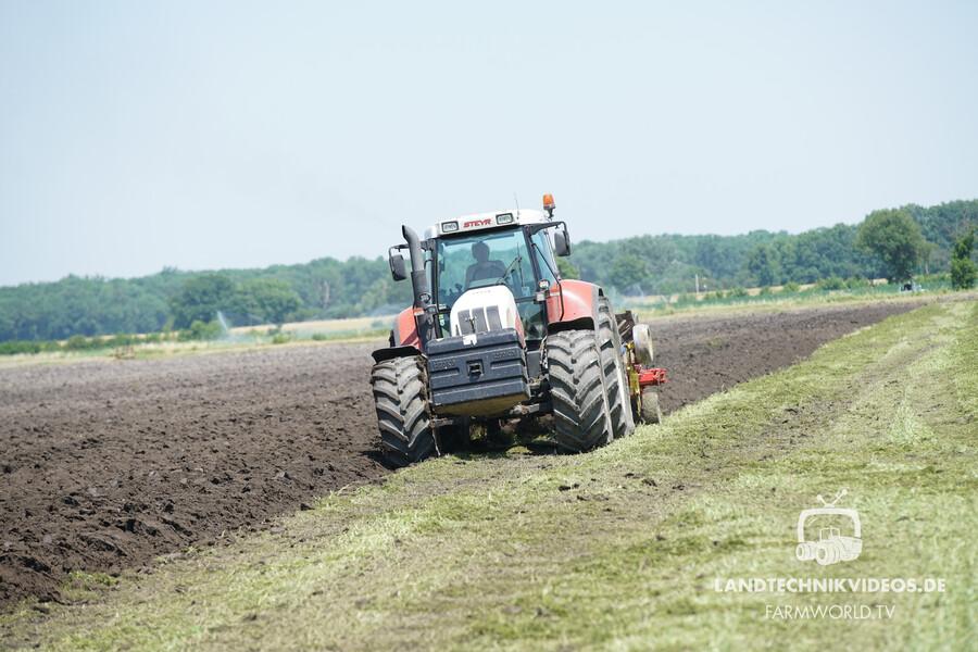 Steyr CVT 170 + Pöttinger Pflug - farmworld.tv