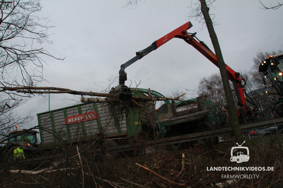 LU Ebbecke Claas Xerion 3800 Jenz Hacker - farmworld.tv