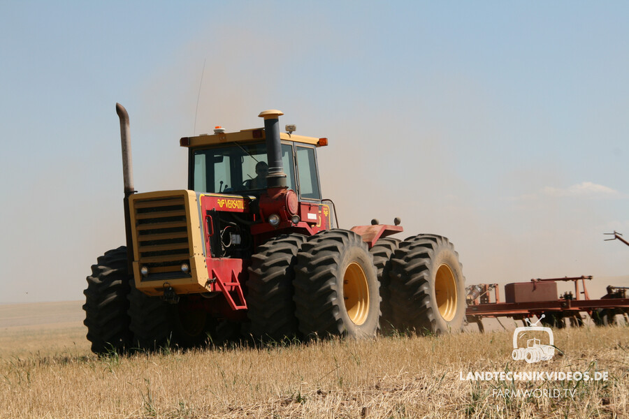 Versatile 895 in Montana - farmworld.tv