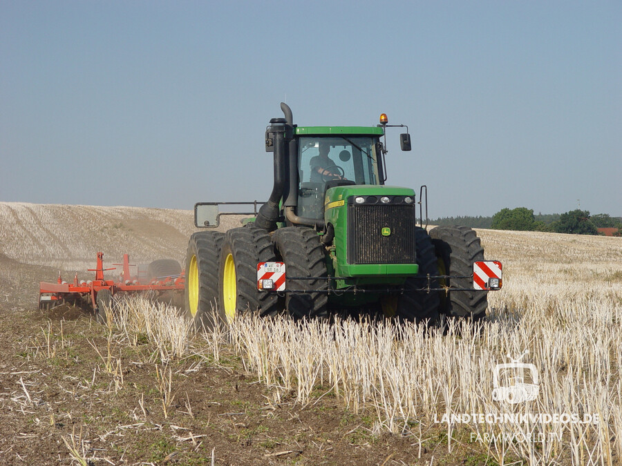John Deere 9520 mit Grubber - farmworld.tv