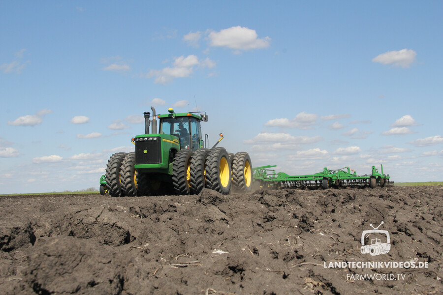 John Deere 9520 mit Grubber - farmworld.tv