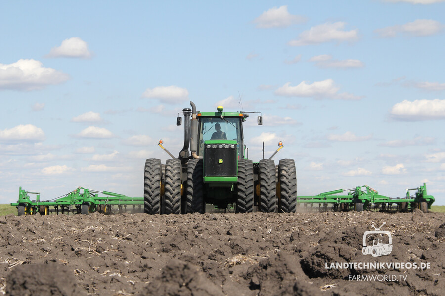 John Deere 9520 mit Grubber - farmworld.tv