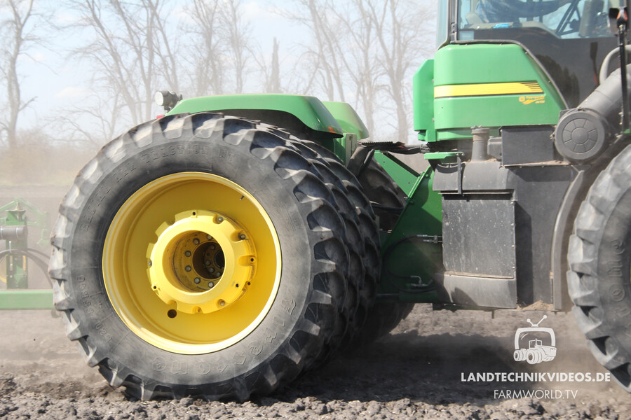 John Deere 9520 mit Grubber - farmworld.tv