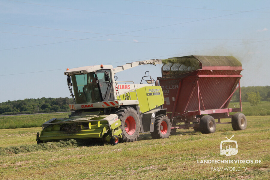 Claas Jaguar 830 mit Miller Bunker - farmworld.tv