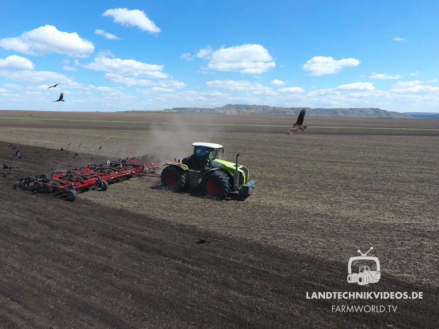 Claas Xerion 4500 in Sibirien - farmworld.tv