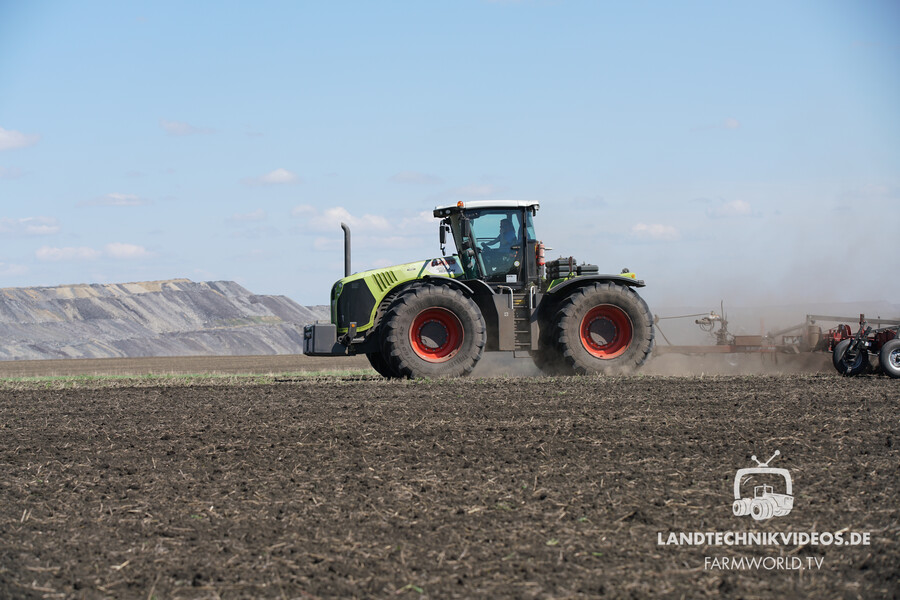 Claas Xerion 4500 in Sibirien - farmworld.tv