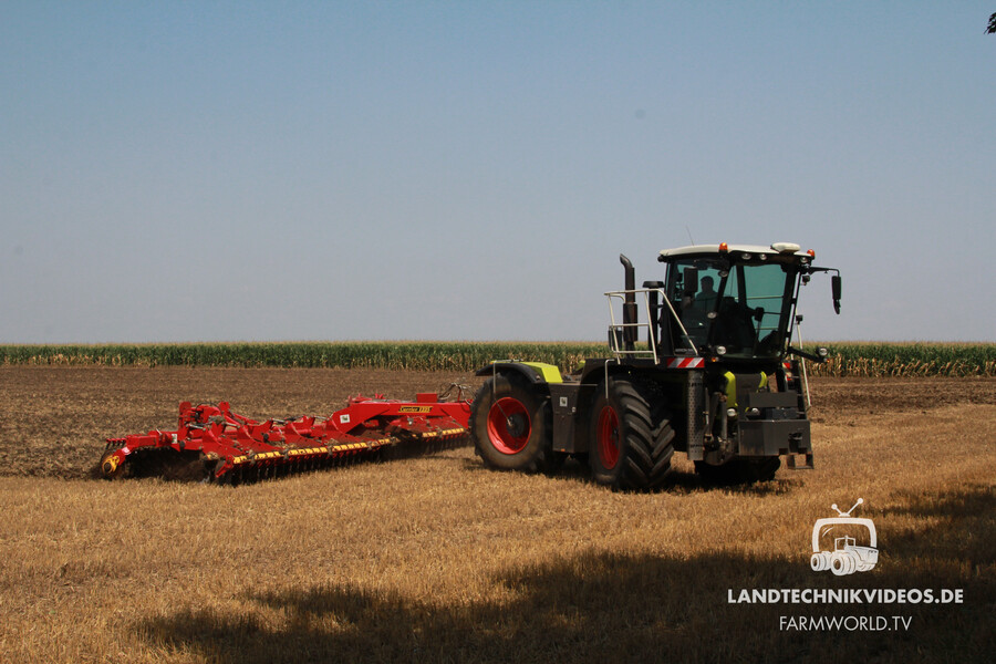 Claas Claas Xerion 3800 Saddle Trac - farmworld.tv