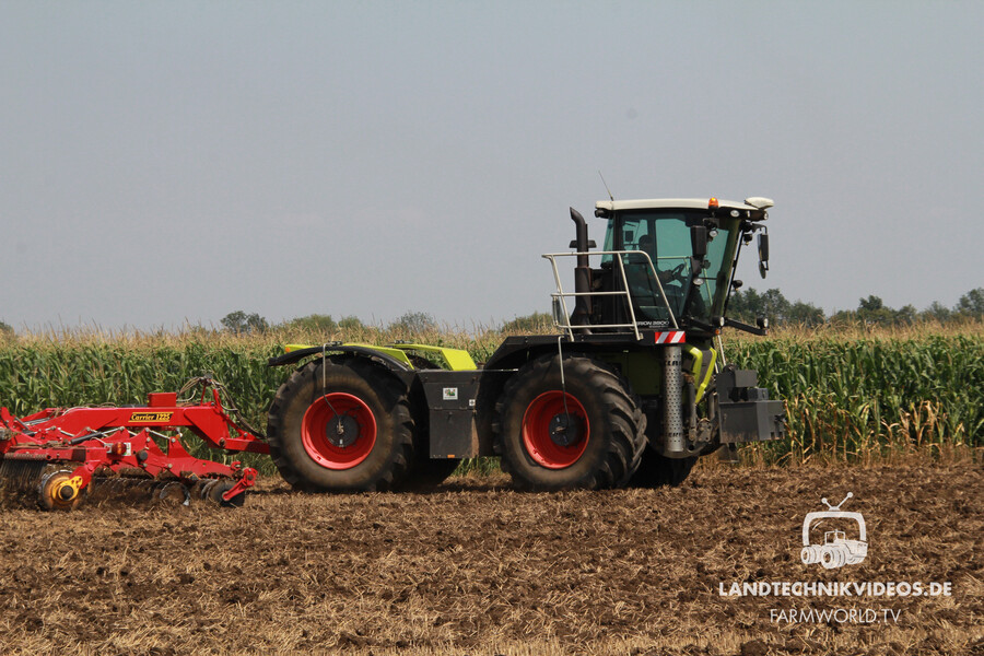 Claas Claas Xerion 3800 Saddle Trac - farmworld.tv