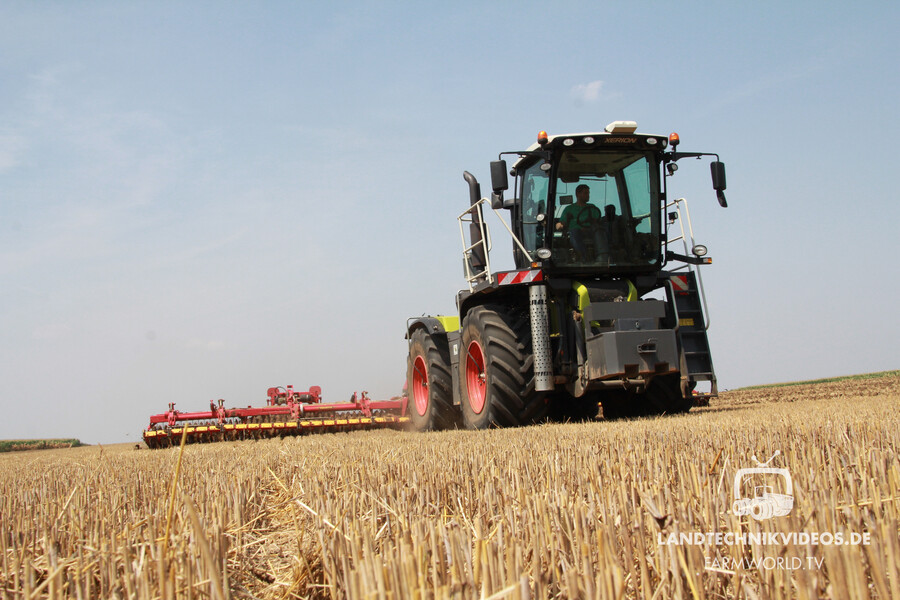 Claas Claas Xerion 3800 Saddle Trac - farmworld.tv