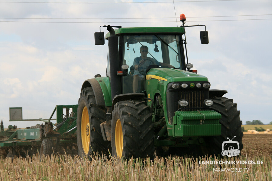 John Deere 8420 - farmworld.tv