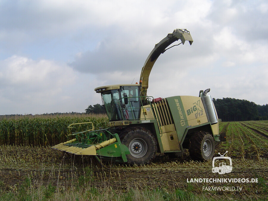 Krone BiG X V12 Maisernte - farmworld.tv
